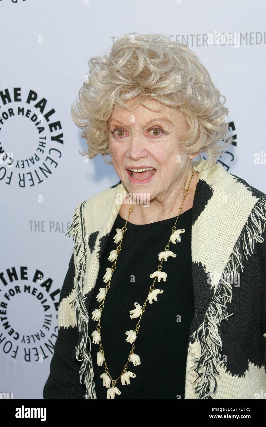 Phyllis Diller at Debbie Reynolds' Hollywood Memorabilia Exhibit ...