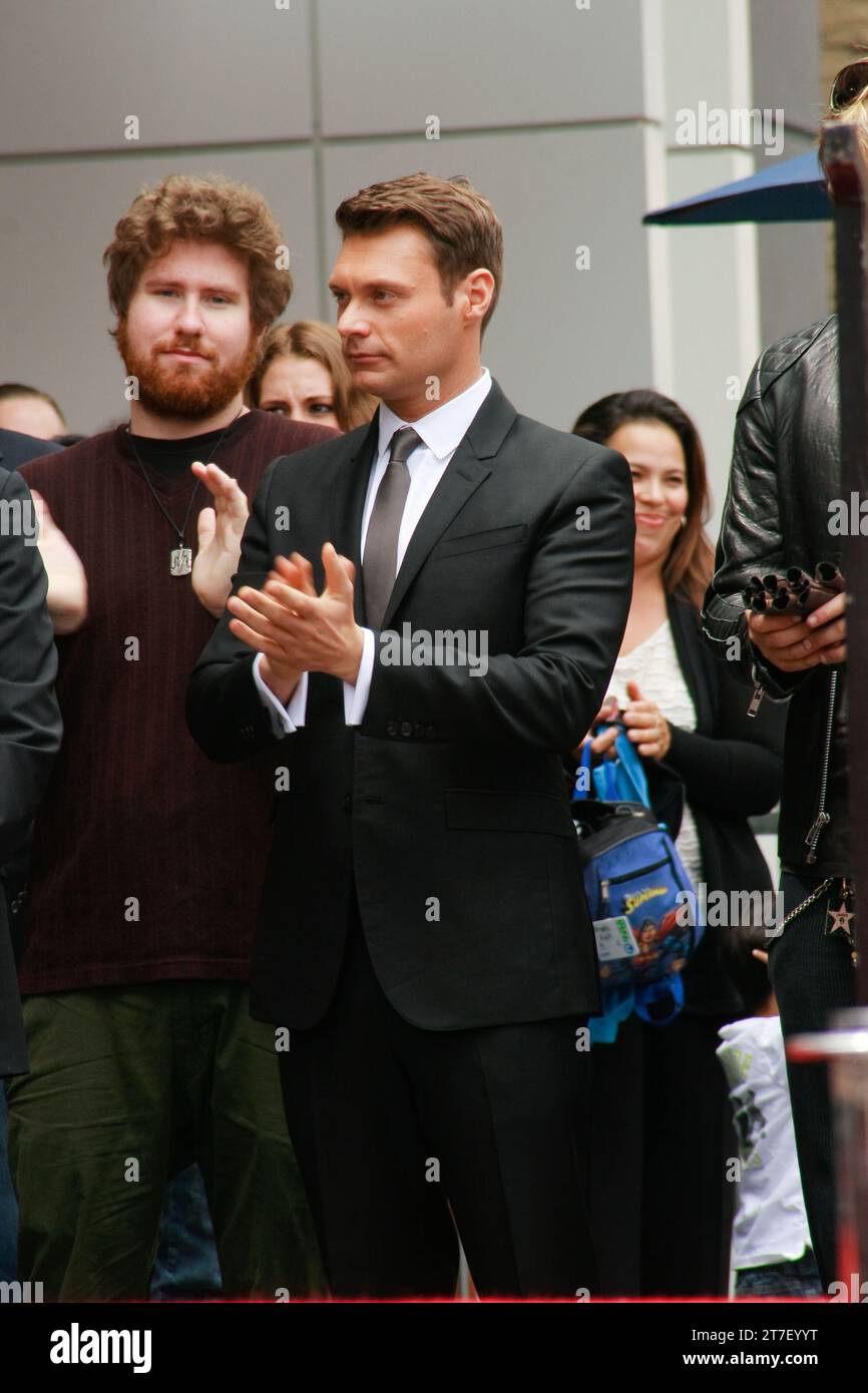 Ryan seacrest and casey abrams hi-res stock photography and images - Alamy