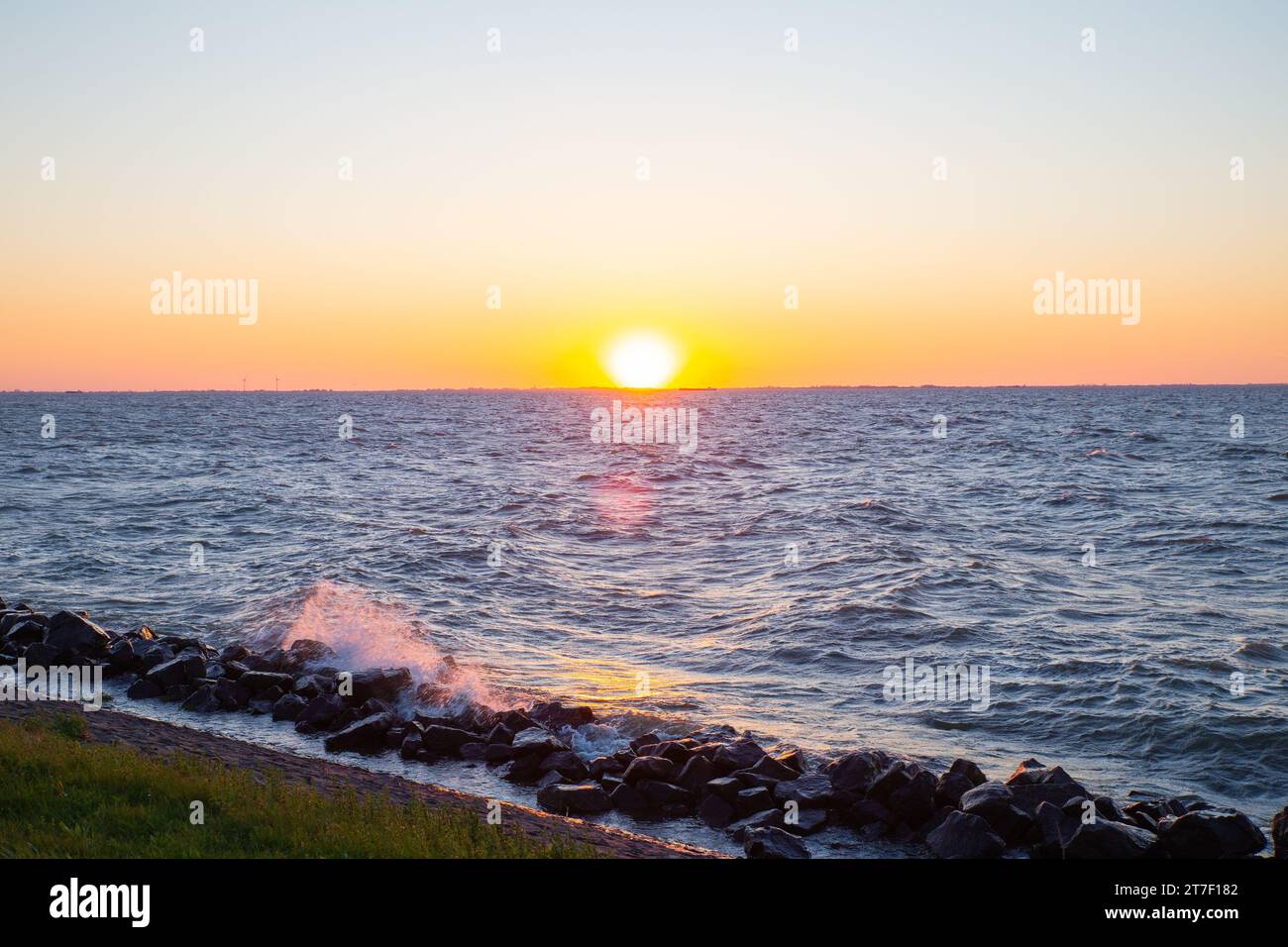 Sunset sea waves line hi-res stock photography and images - Alamy