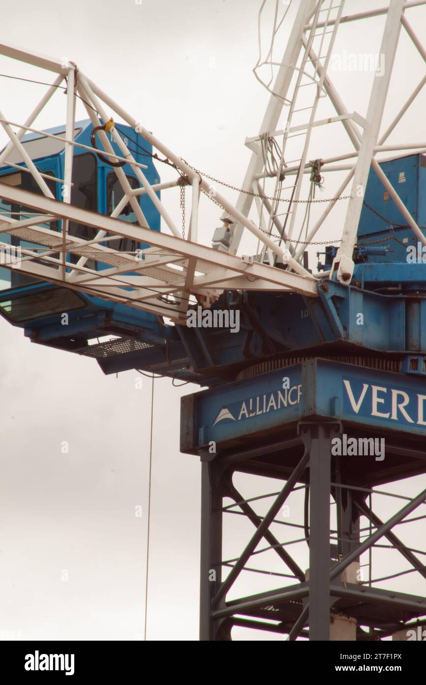 Tower crane structural framework hi-res stock photography and images ...