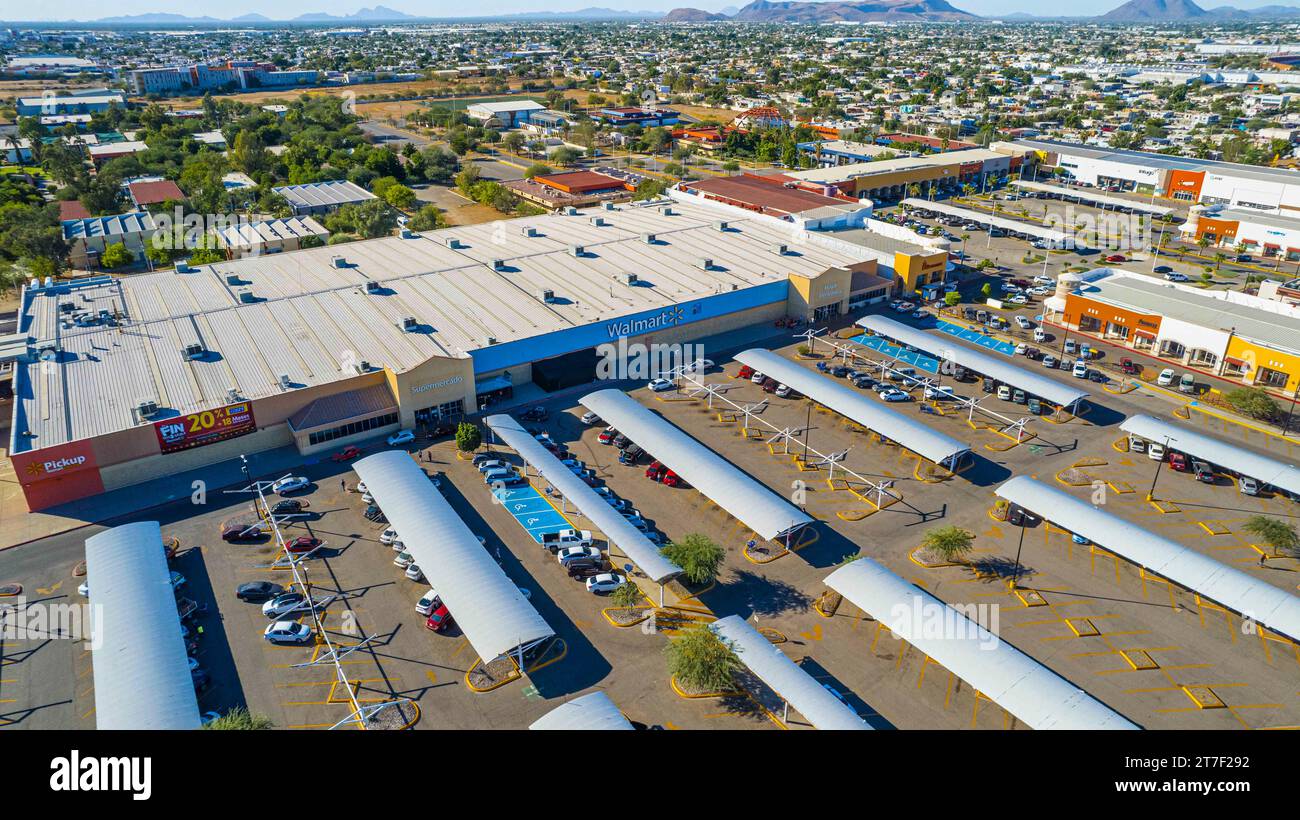 Walmart super market and parking, super mercado Walmart Solidaridad y ...