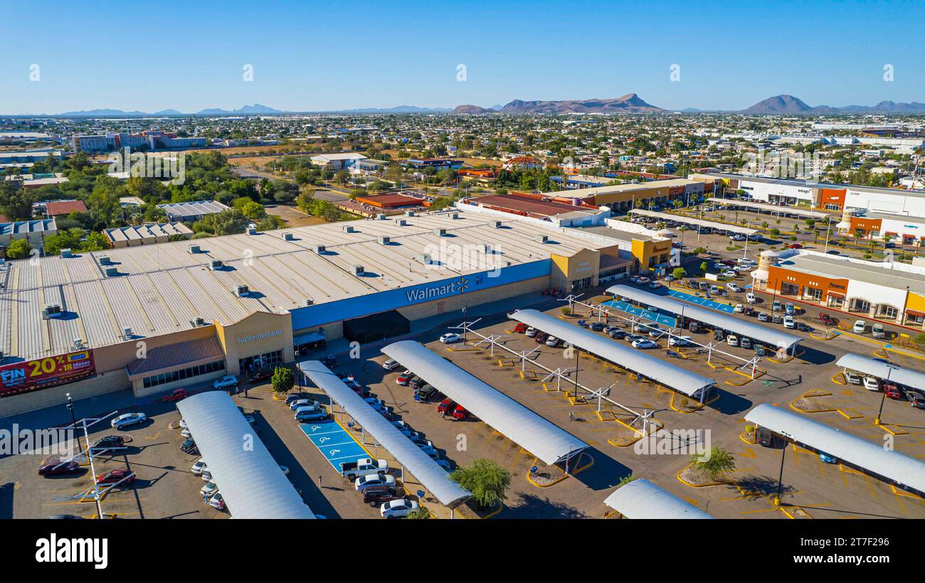 Walmart super market and parking, super mercado Walmart Solidaridad y ...