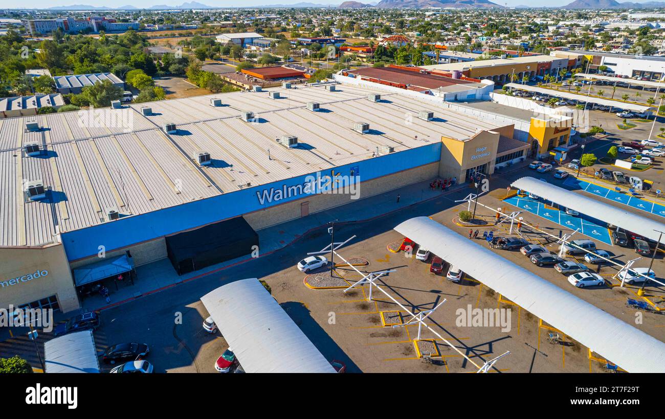 Walmart super market and parking, super mercado Walmart Solidaridad y ...