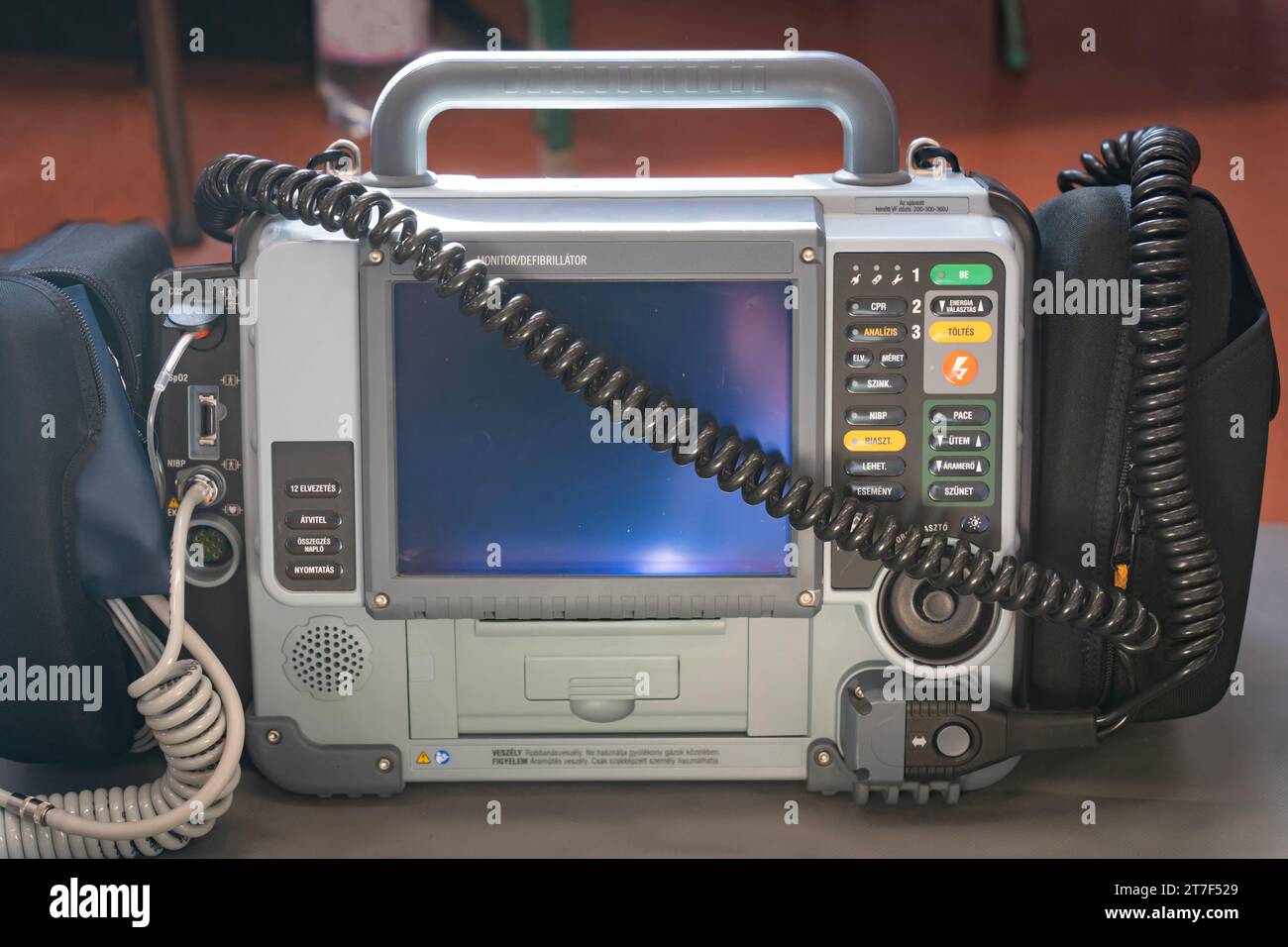 Medical emergency defibrillator hi-res stock photography and images - Alamy