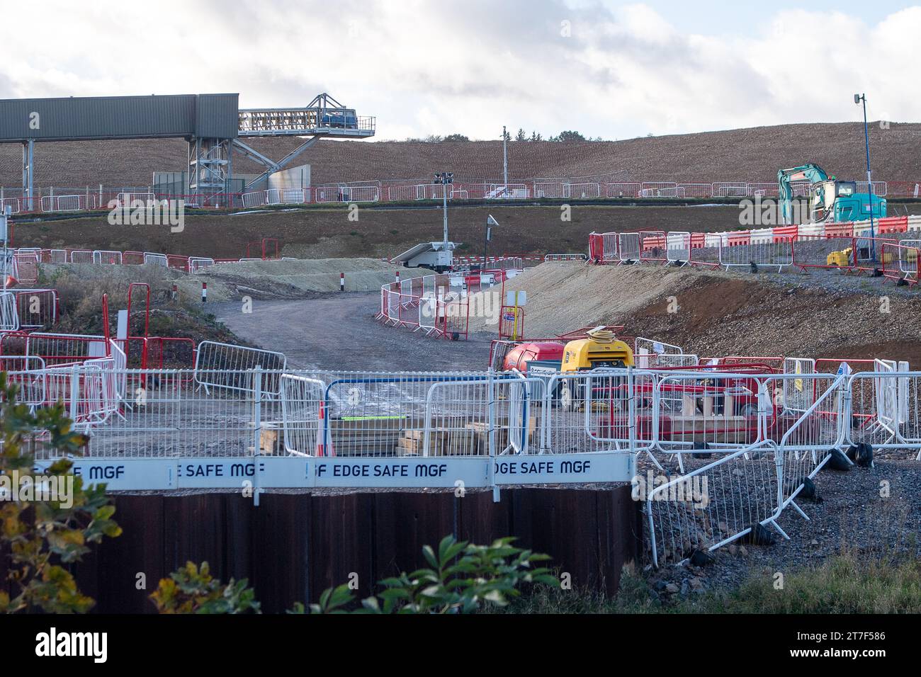 Wendover, UK. 15th November, 2023. Huge HS2 construction work on the ...