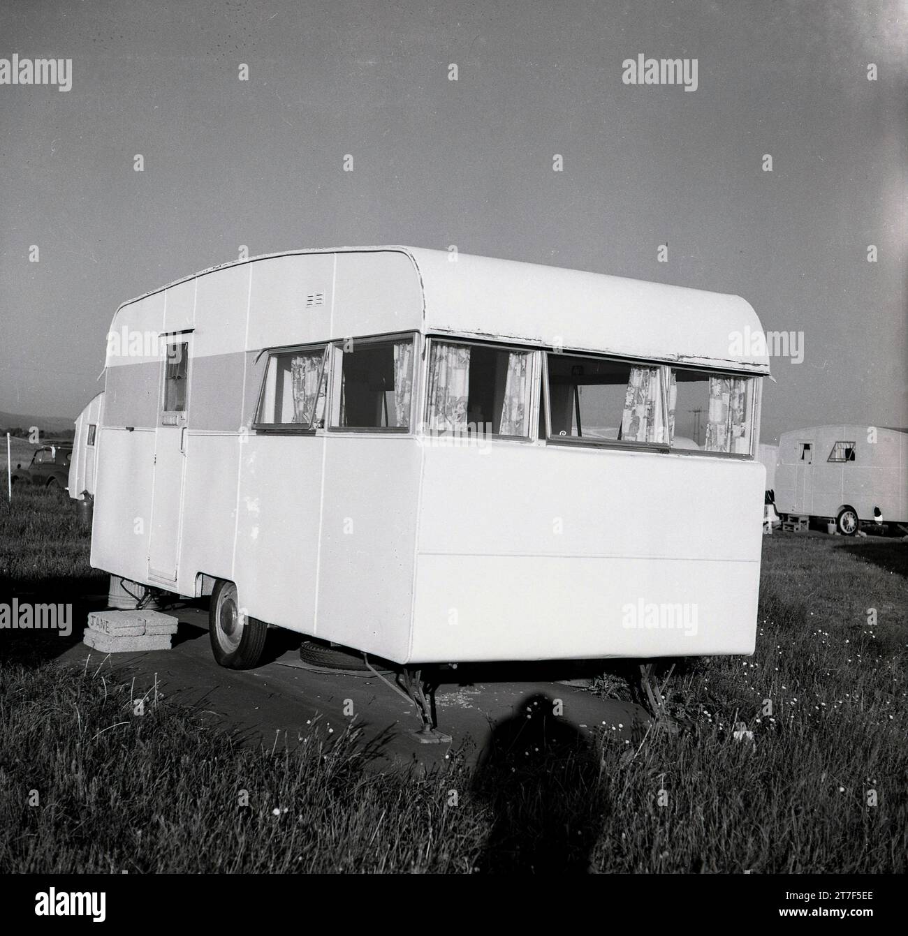 Caravan holiday 1960s hi-res stock photography and images - Alamy