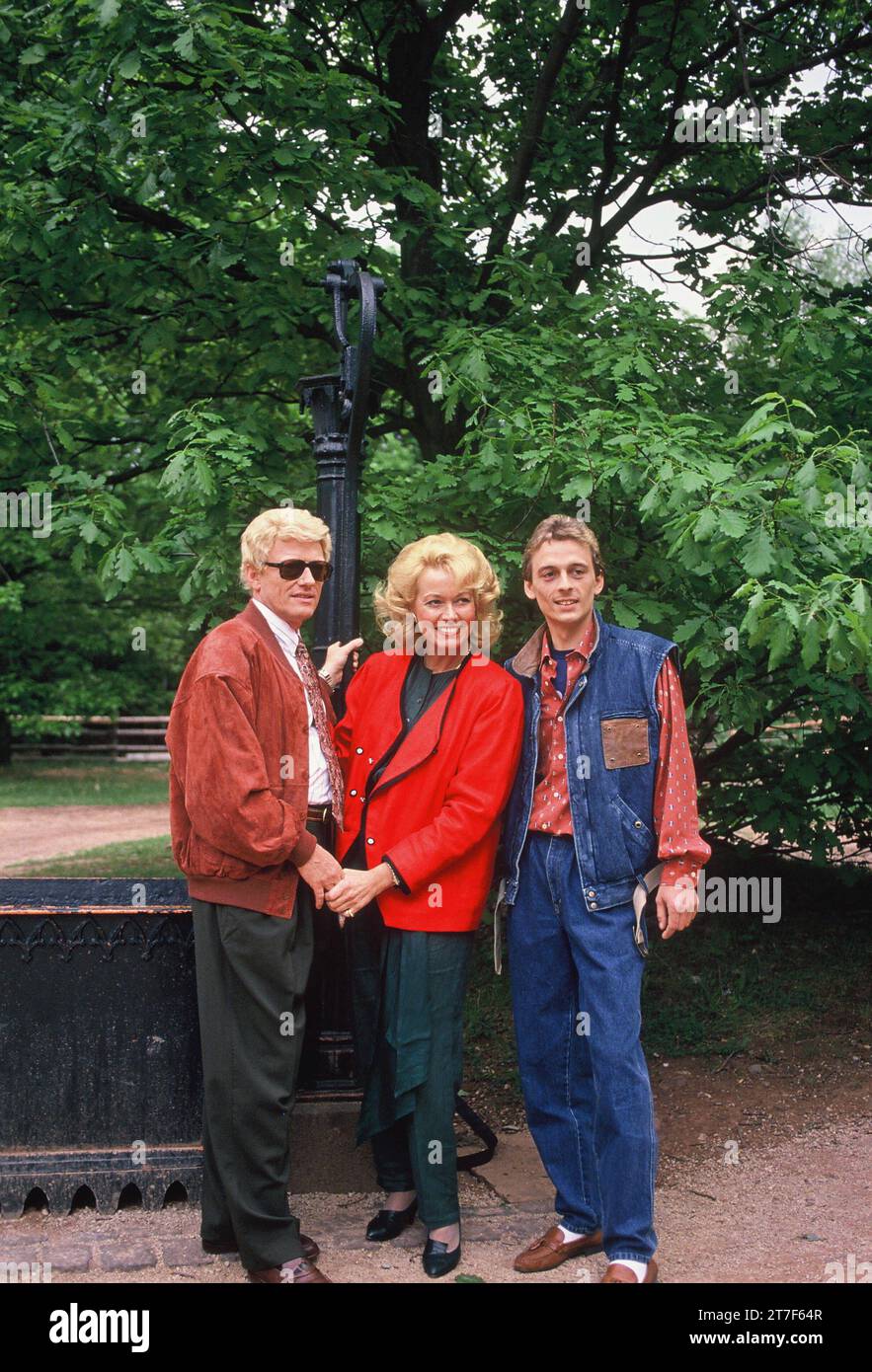 Der Saenger Heino, seine Frau Hannelore und sein Sohn Uwe aufgenommen ...