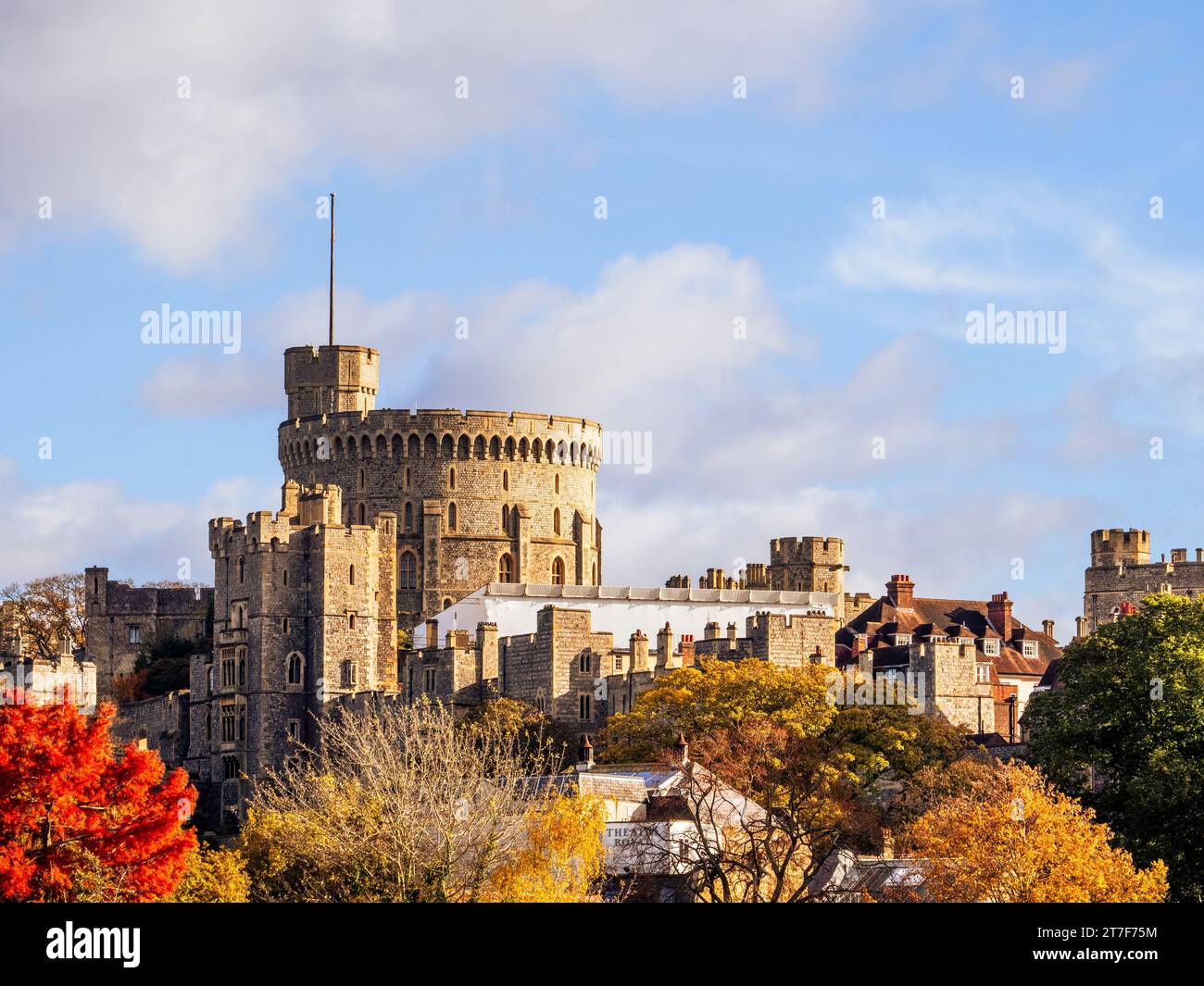 The Round Tower at Windsor Castle, Autumn Landscape, Windsor, Berkshire ...