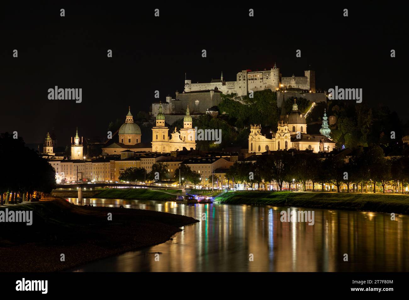 Night view illuminated fortress hi-res stock photography and images - Alamy