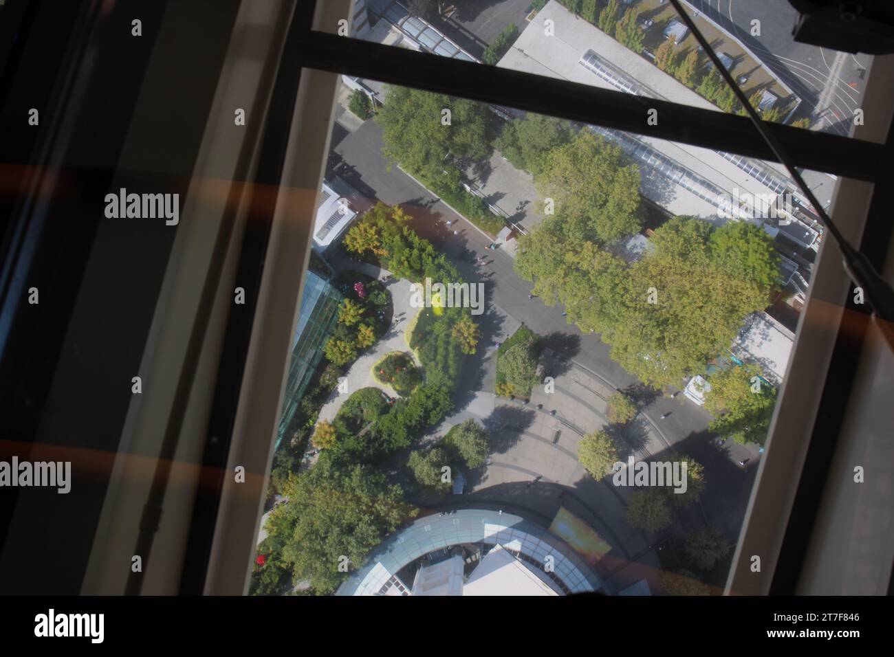 Looking down from the Seattle Space Needle Observation Deck at the ...