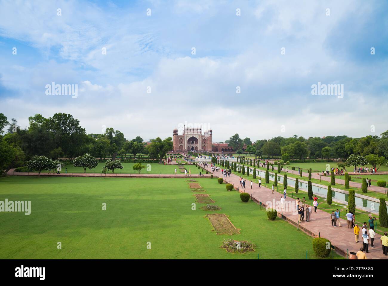 Garden view taj mahal hi-res stock photography and images - Alamy