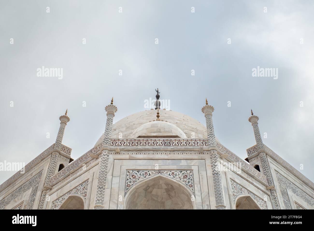Ornate white marble mughal hi-res stock photography and images - Alamy