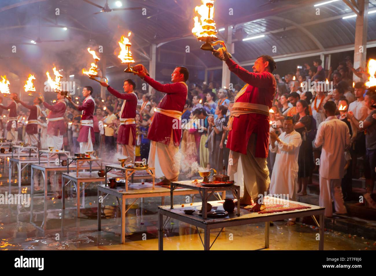 Ganga aarti hi-res stock photography and images - Alamy