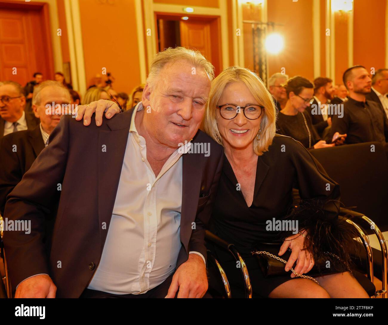 Andreas Brehme, Heidrun Beckenbauer bei derVerleihung der Goldenen Erbse 2023 im Roten Rathaus ...