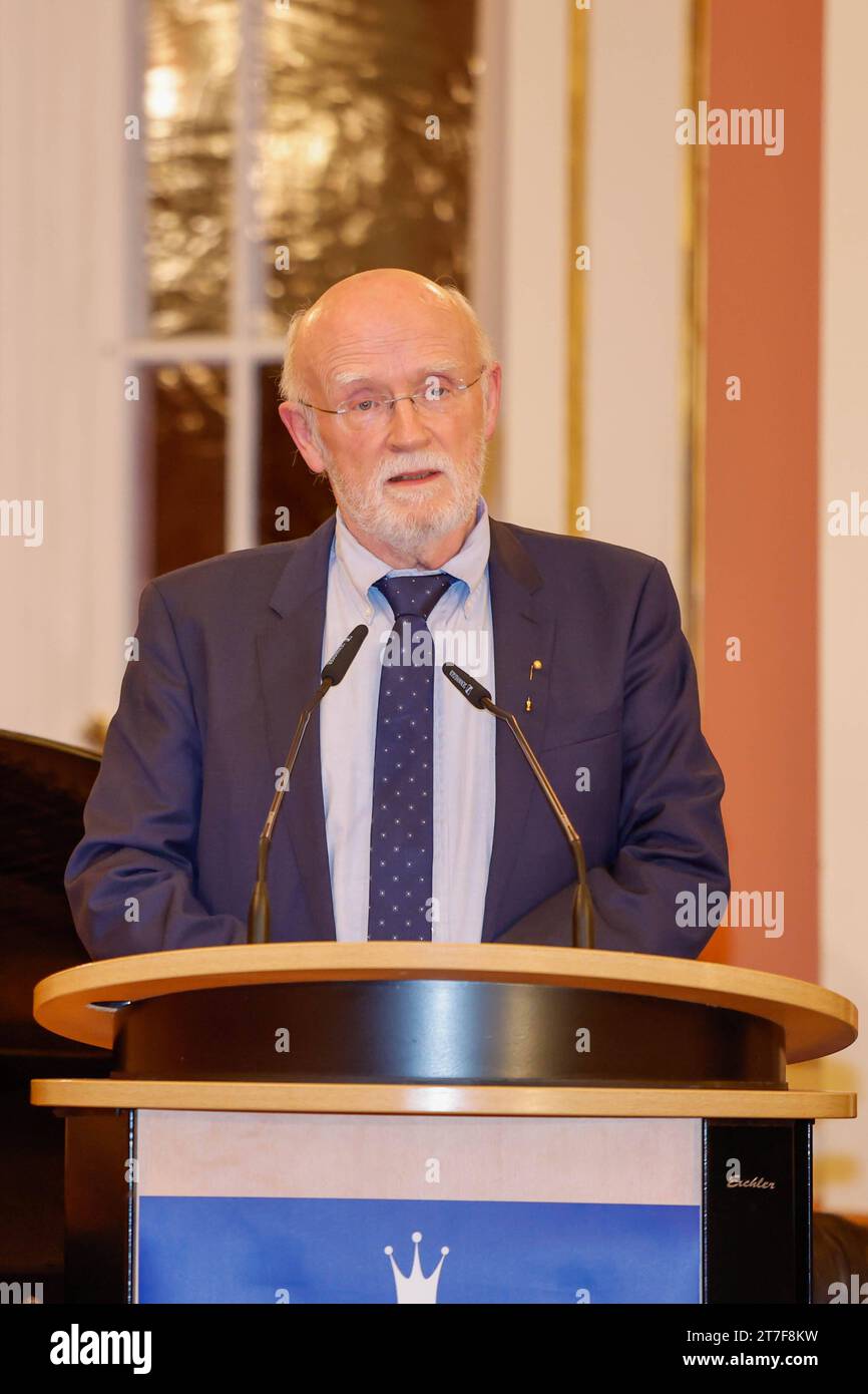 Prof. Dr. Hans Otto Pörtner bei derVerleihung der Goldenen Erbse 2023 ...