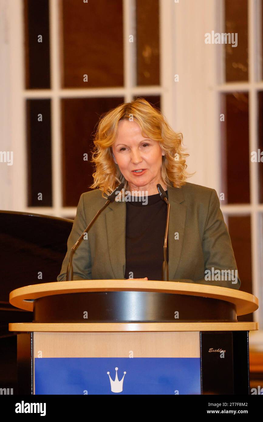 Umweltsenatorin Steffi Lembke bei derVerleihung der Goldenen Erbse 2023 ...