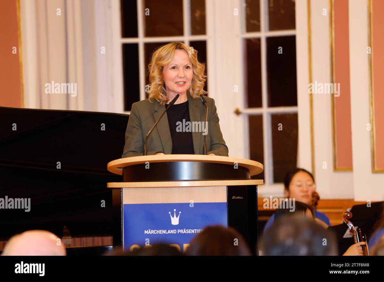 Umweltsenatorin Steffi Lembke bei derVerleihung der Goldenen Erbse 2023 ...