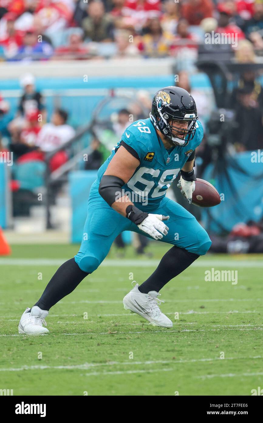 Jacksonville Jaguars guard Brandon Scherff (68) reacts to the snap ...