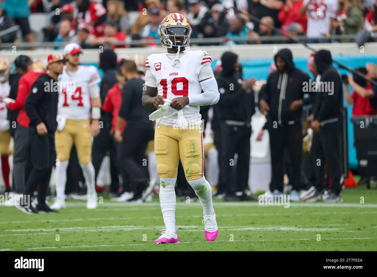 San Francisco 49ers wide receiver Deebo Samuel (19) looks at the ...