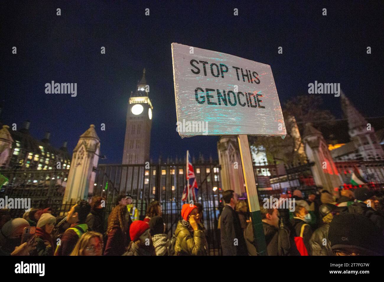 London, England, UK. 15th Nov, 2023. Thousands join pro-Palestine ...