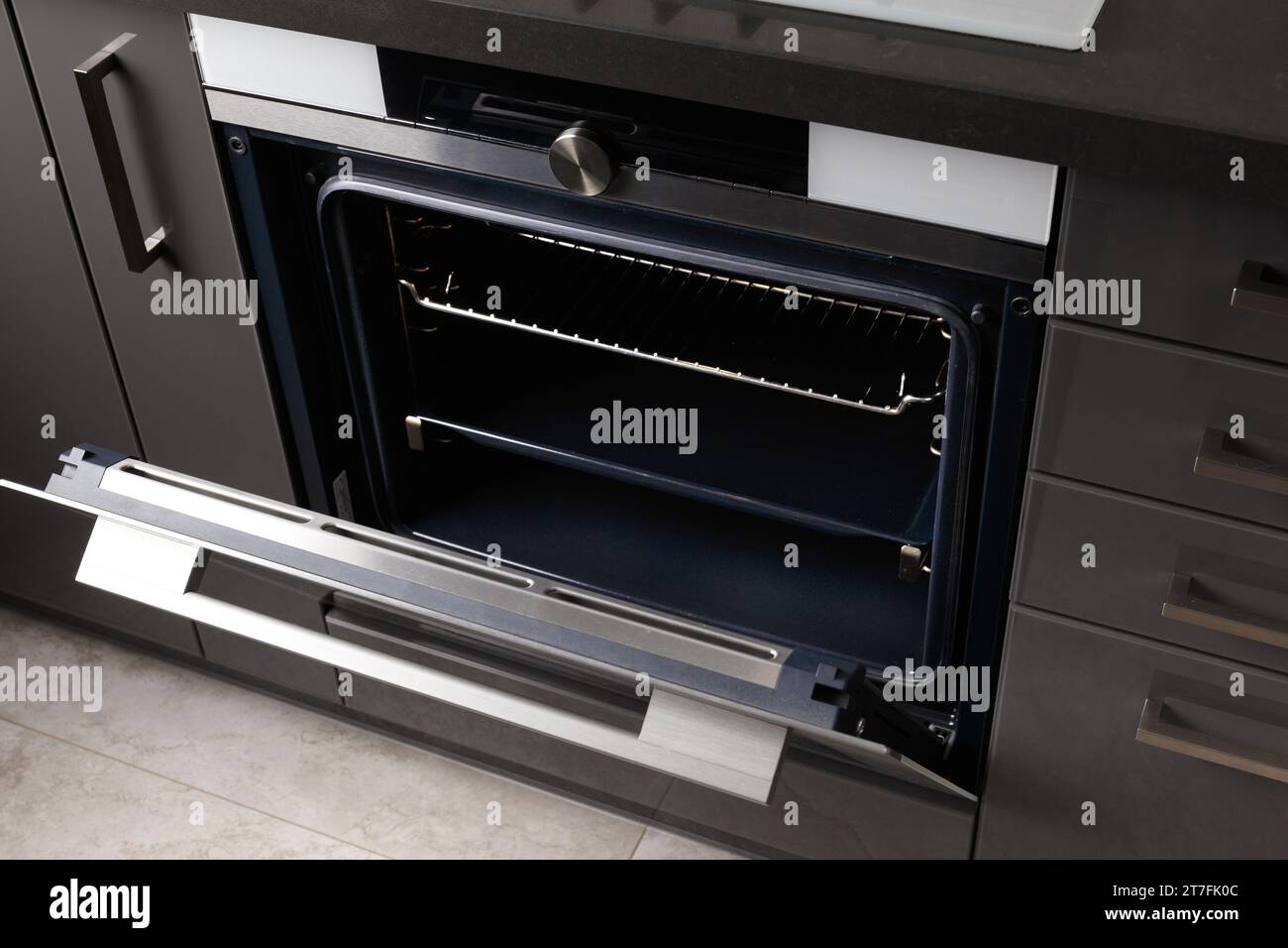 Range cooker door open hi-res stock photography and images - Alamy