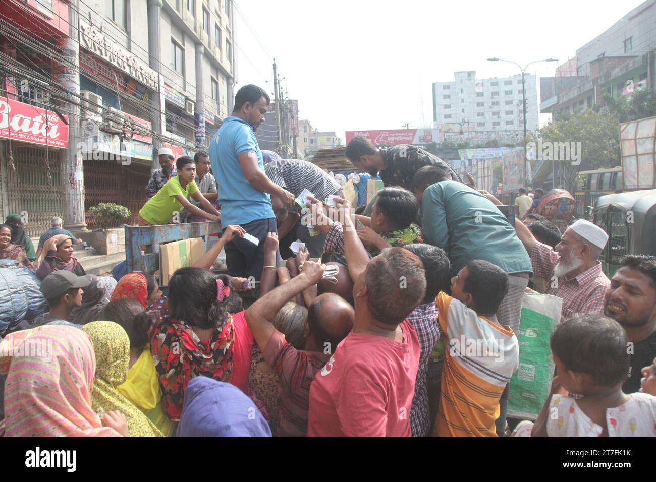 Dhaka Bangladesh 15 November 2023Long line of buyers to buy oil, onion ...