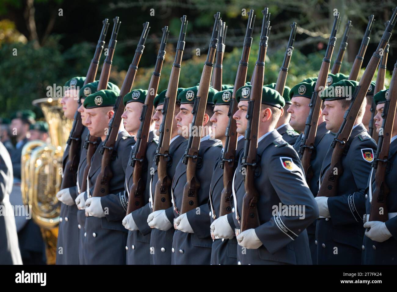 Das Wachbataillon der Bundeswehr, in der Villa Hammerschmidt in Bonn ...