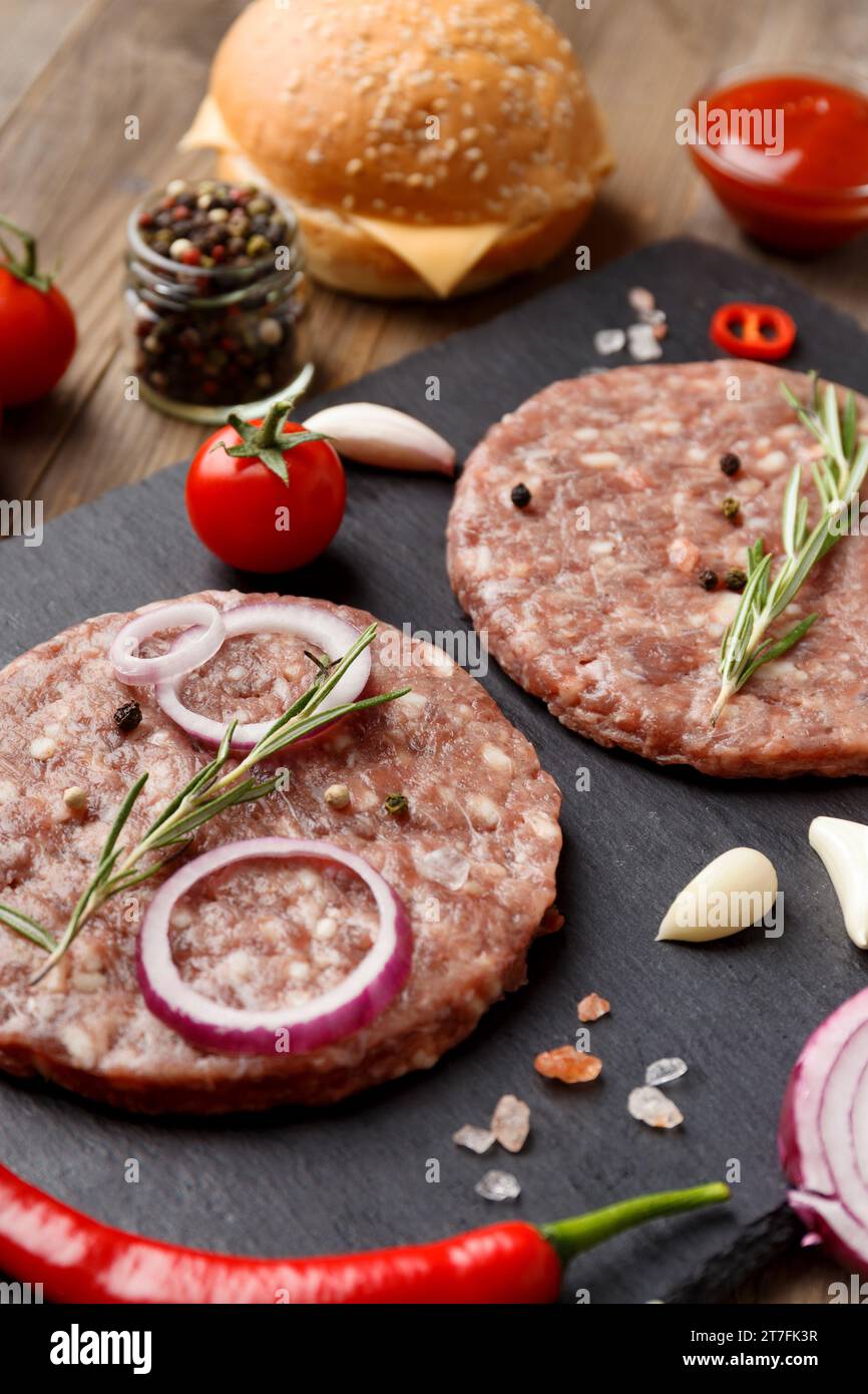 Ground beef patties hi-res stock photography and images - Alamy