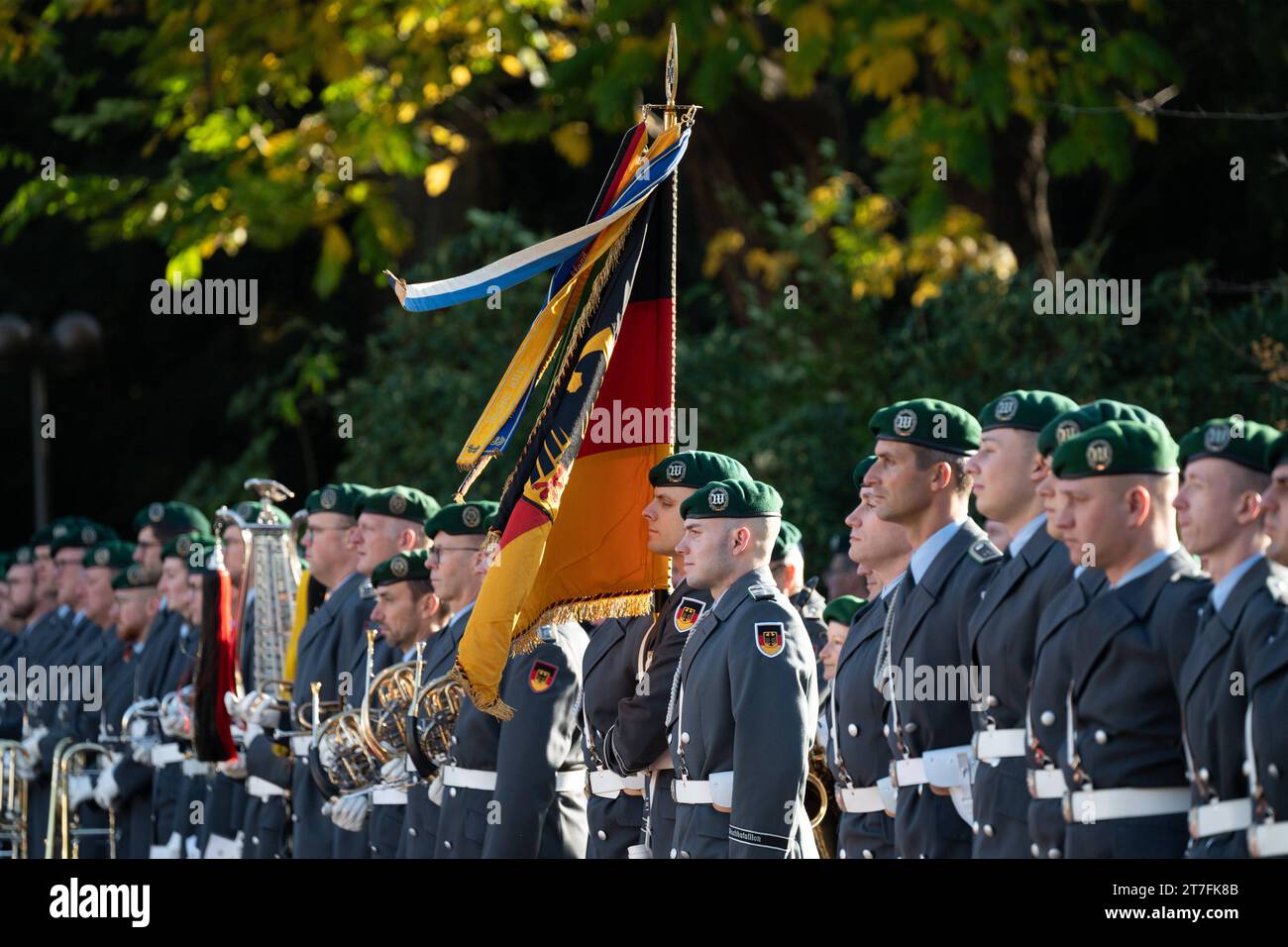 Wachbataillon (guard battalion) bundeswehr hi-res stock photography and ...