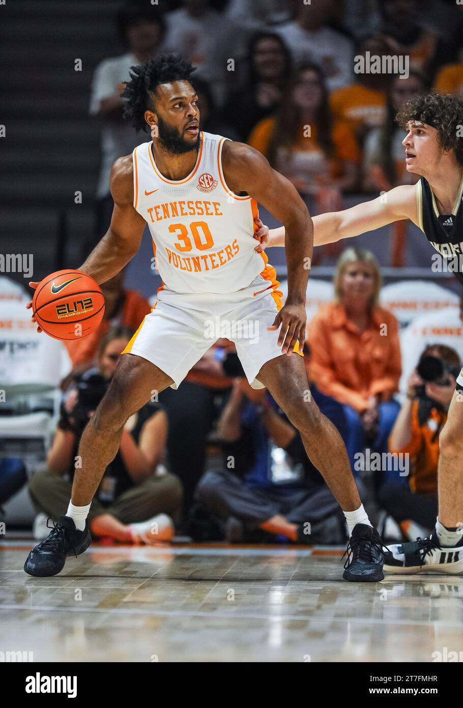 KNOXVILLE, TN - NOVEMBER 14: Tennessee Volunteers guard Josiah-Jordan ...