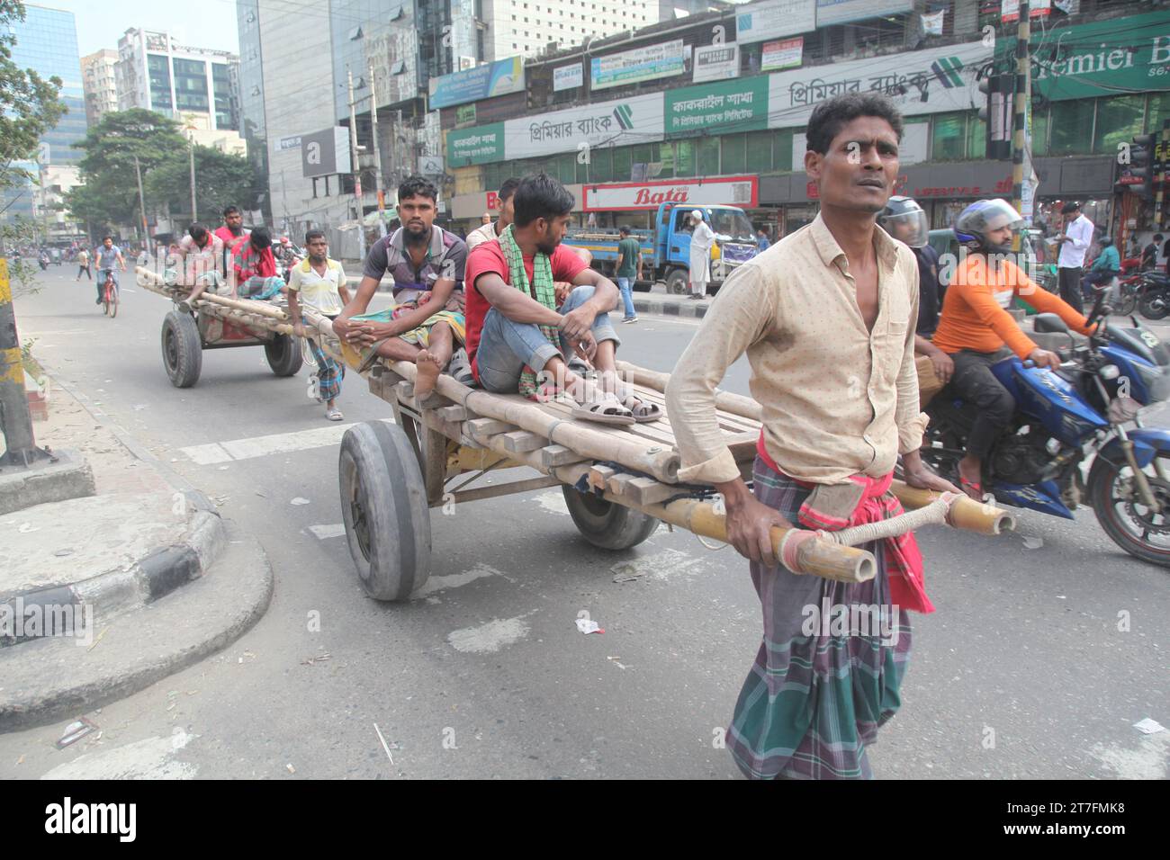 Bangladesh 15 November 2023.Day laborers are roaming in different parts ...