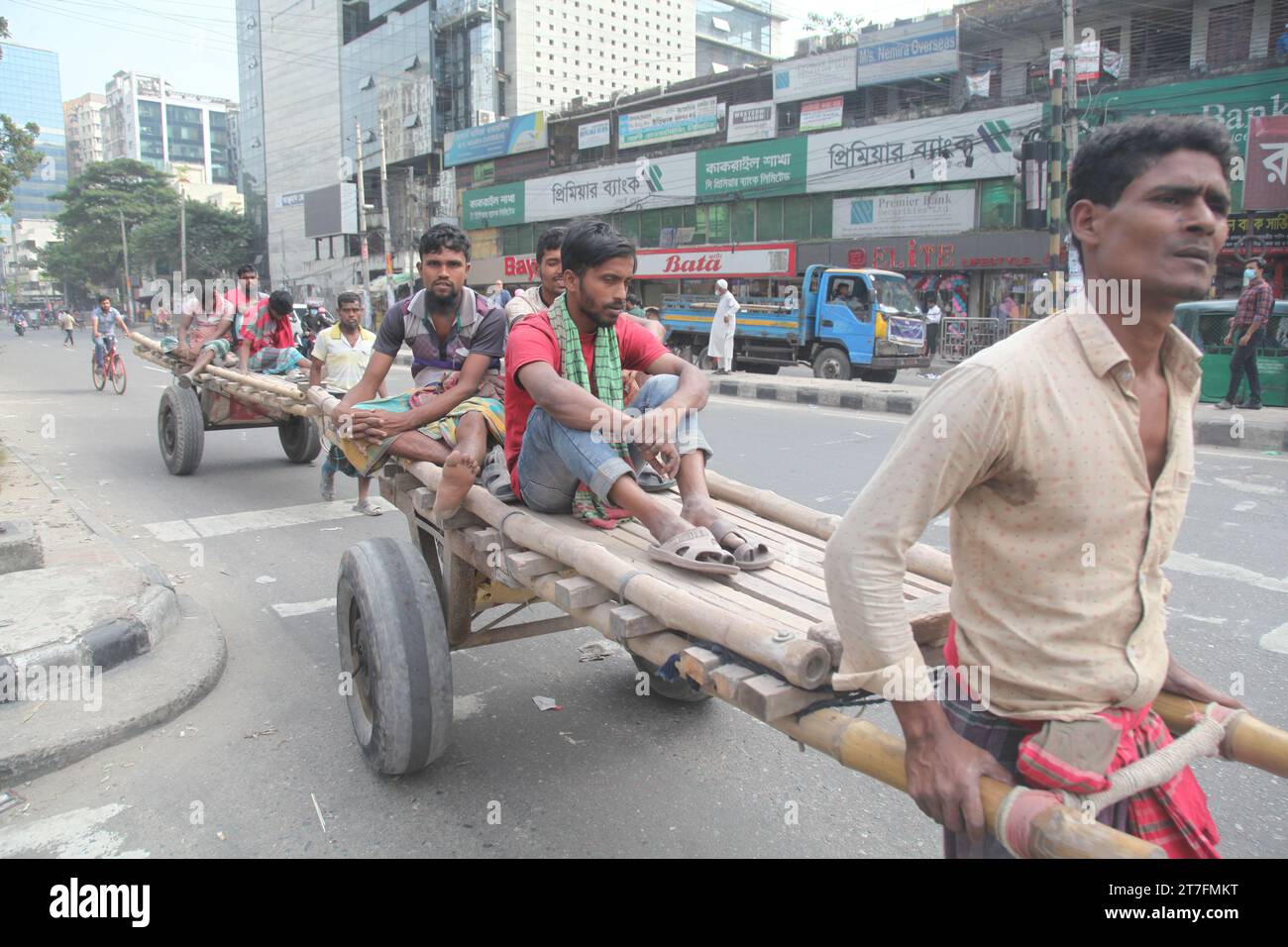 Bangladesh 15 November 2023.Day laborers are roaming in different parts ...