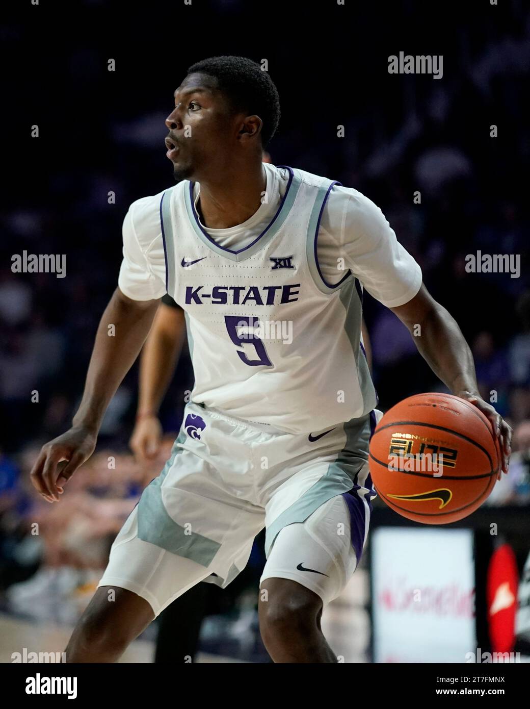 Kansas State guard Cam Carter looks to pass during the second half of ...