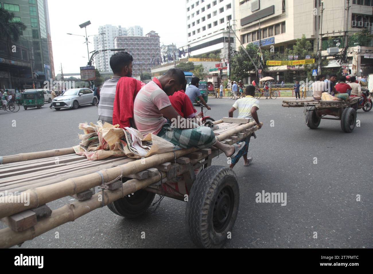 Bangladesh 15 November 2023.Day laborers are roaming in different parts ...