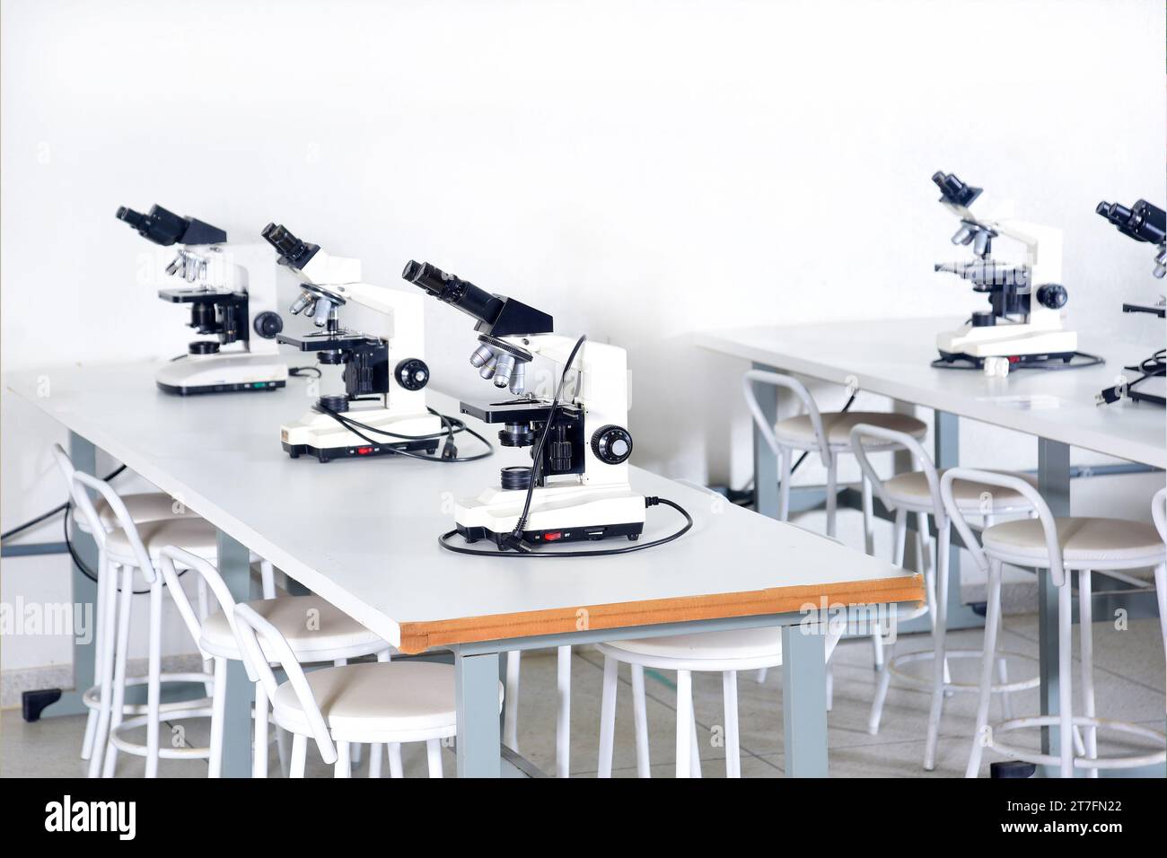 microscope optical instrument capable of magnifying images of very ...