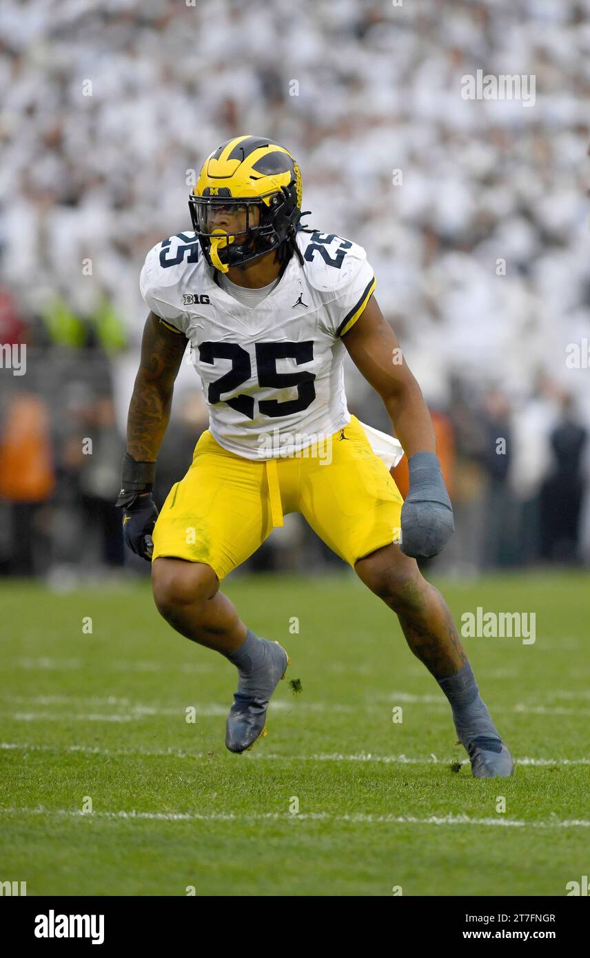 UNIVERSITY PARK, PA - NOVEMBER 11: Michigan linebacker Junior Colson ...