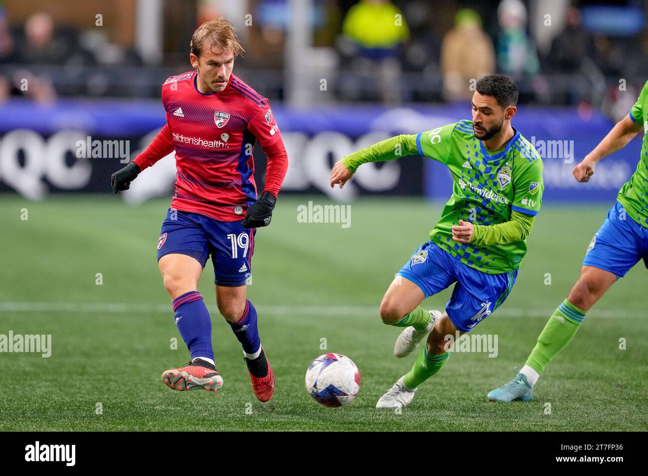 FC Dallas midfielder Paxton Pomykal (19) makes a pass in front of ...