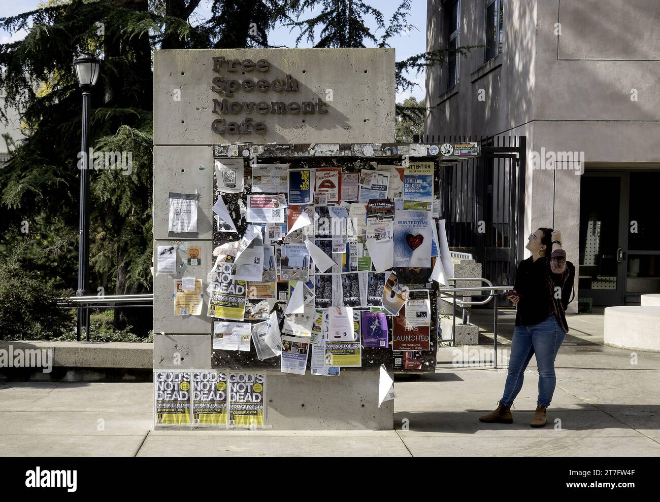 Free speech college campus hi-res stock photography and images - Alamy