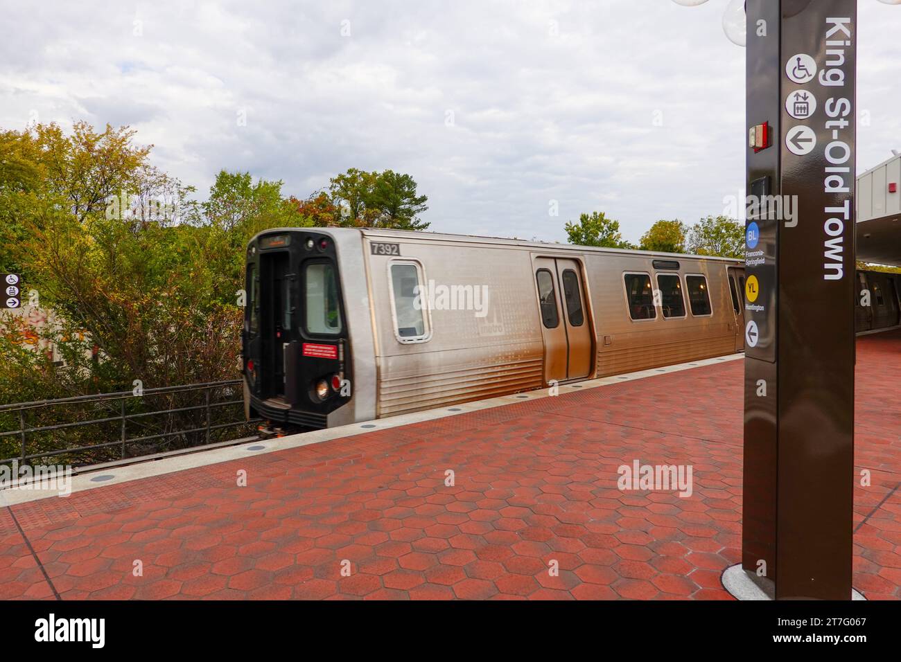 Subway pulling into the King Street Old Town Virginia metro stop, WMATA ...