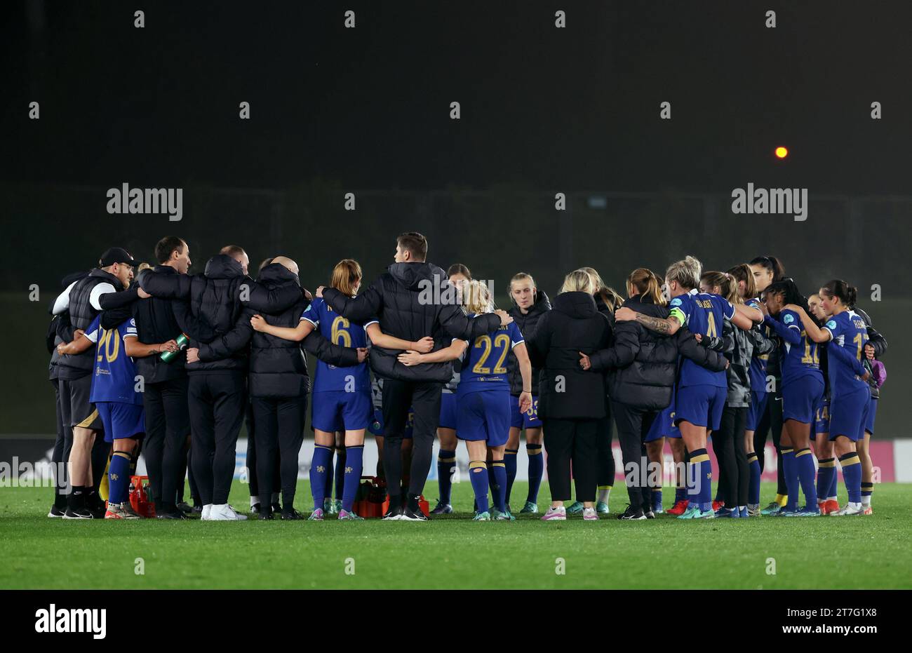 Real madrid players huddle hi-res stock photography and images - Alamy