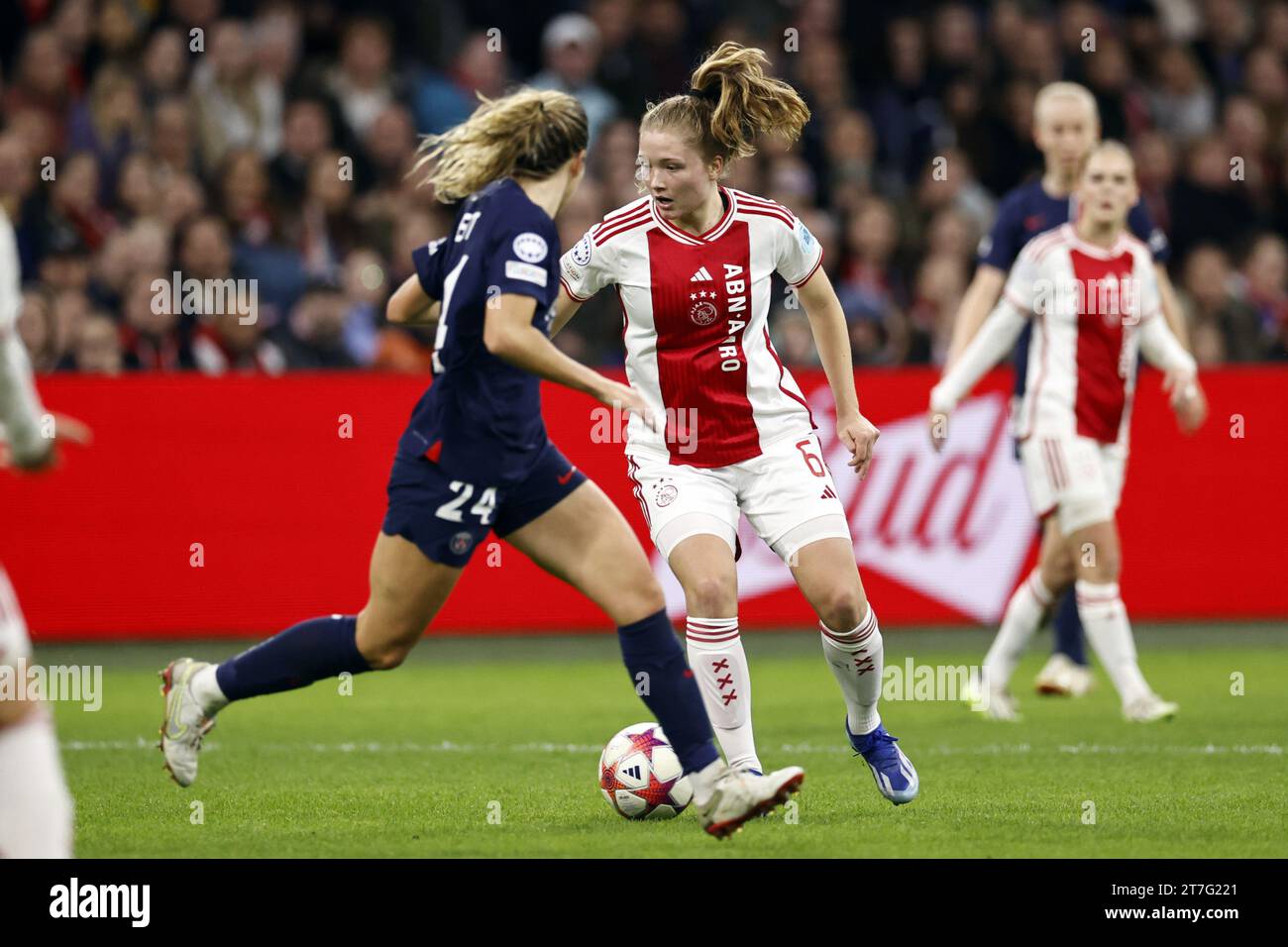 AMSTERDAM - (l-r) Korbin Albert of PSG, Jonna van de Velde of Ajax ...