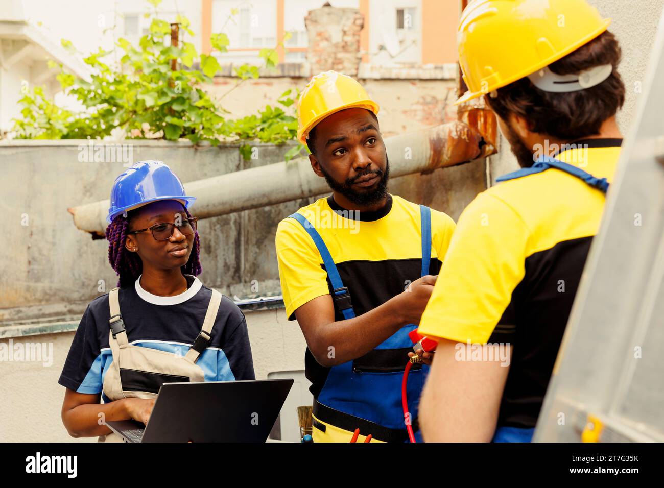Seasoned mechanics looking at refrigerant levels in external air ...
