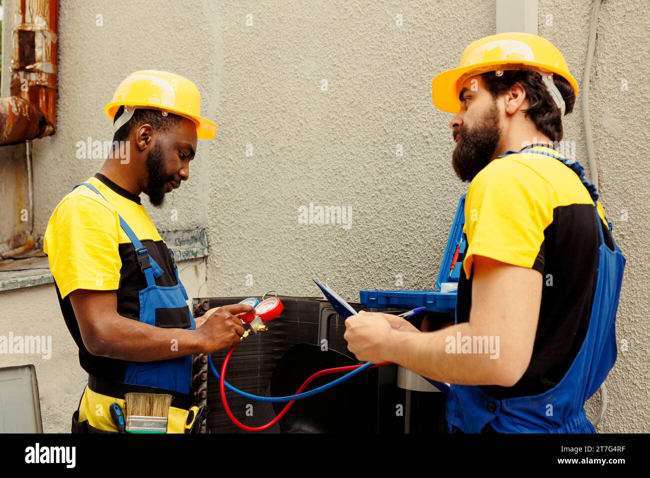 Efficient technicians commissioned to do condenser check, refilling ... Efficient technicians commissioned to do condenser check, refilling ...