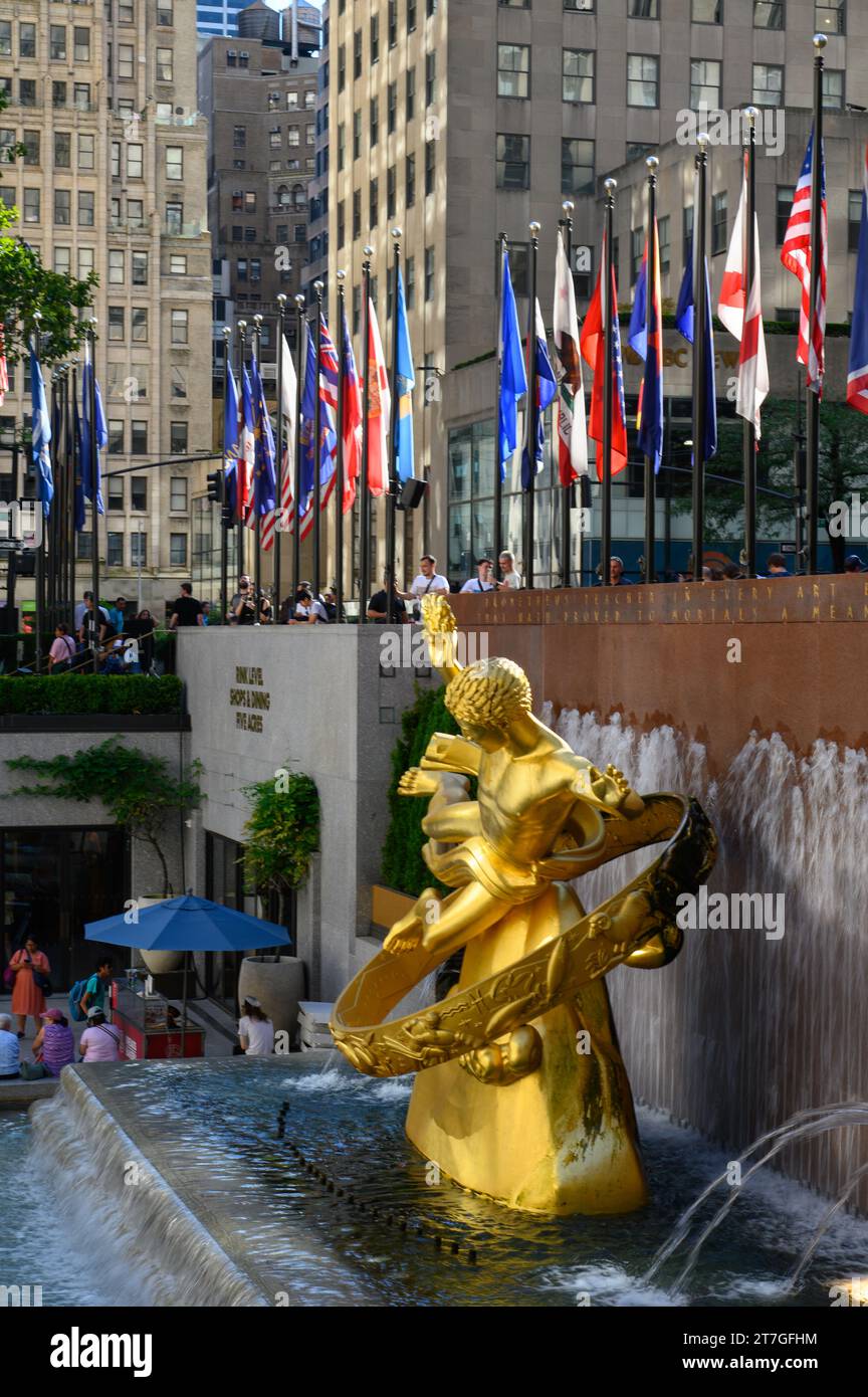 Rockefeller Center Plaza in New York City Stock Photo - Alamy