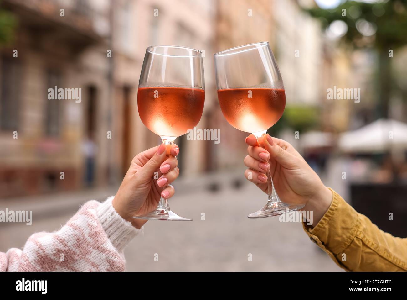 Women clinking glasses rose hi-res stock photography and images - Alamy