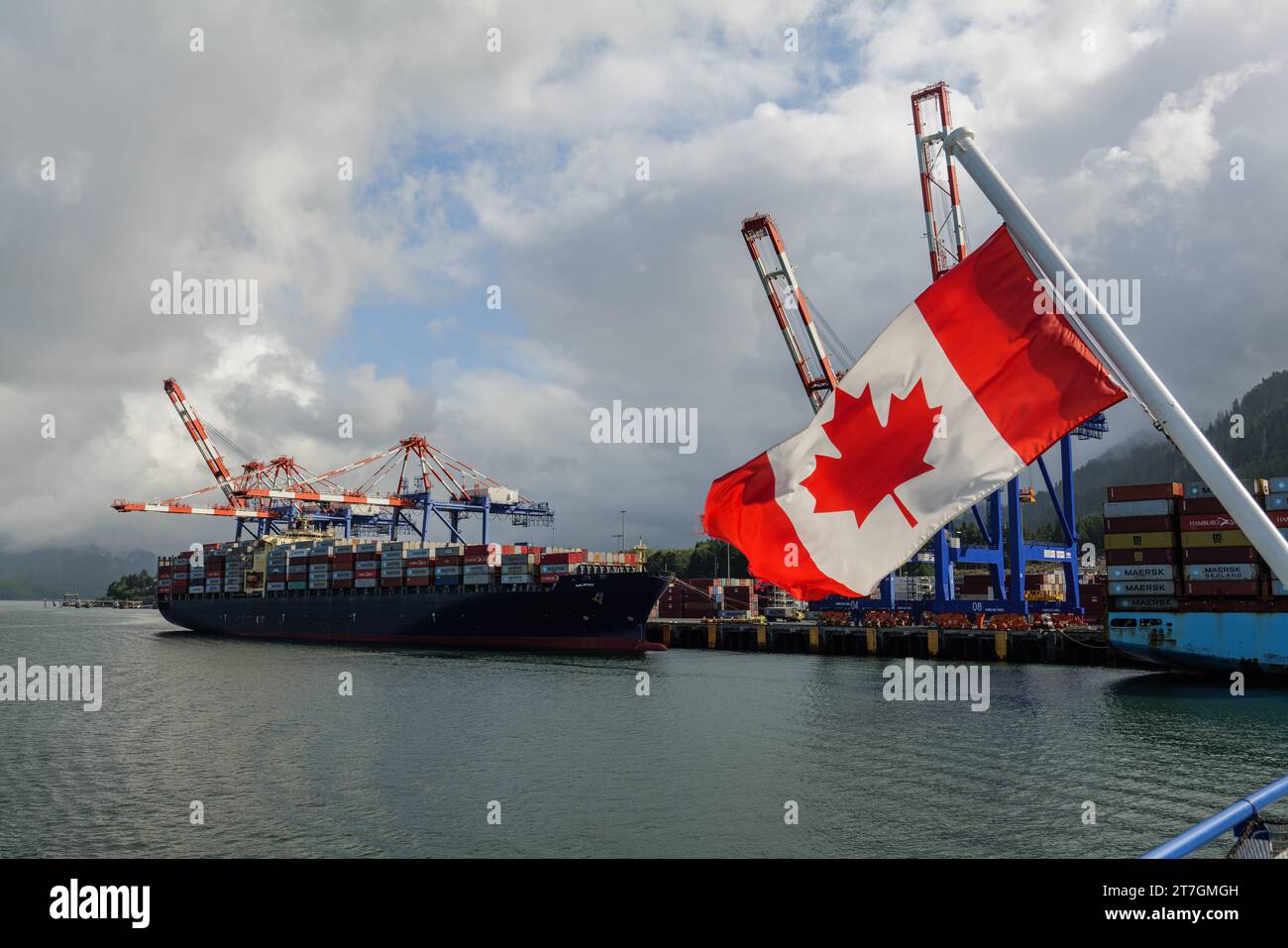Cointainer ship hi-res stock photography and images - Alamy