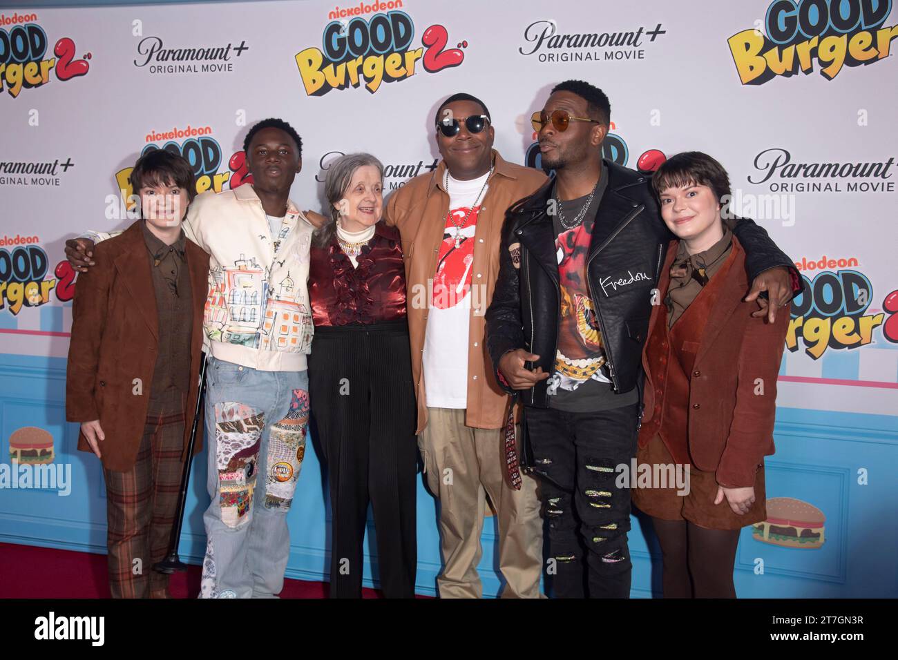 New York, United States. 14th Nov, 2023. (L-R) Emily Hinkler, Alex ...