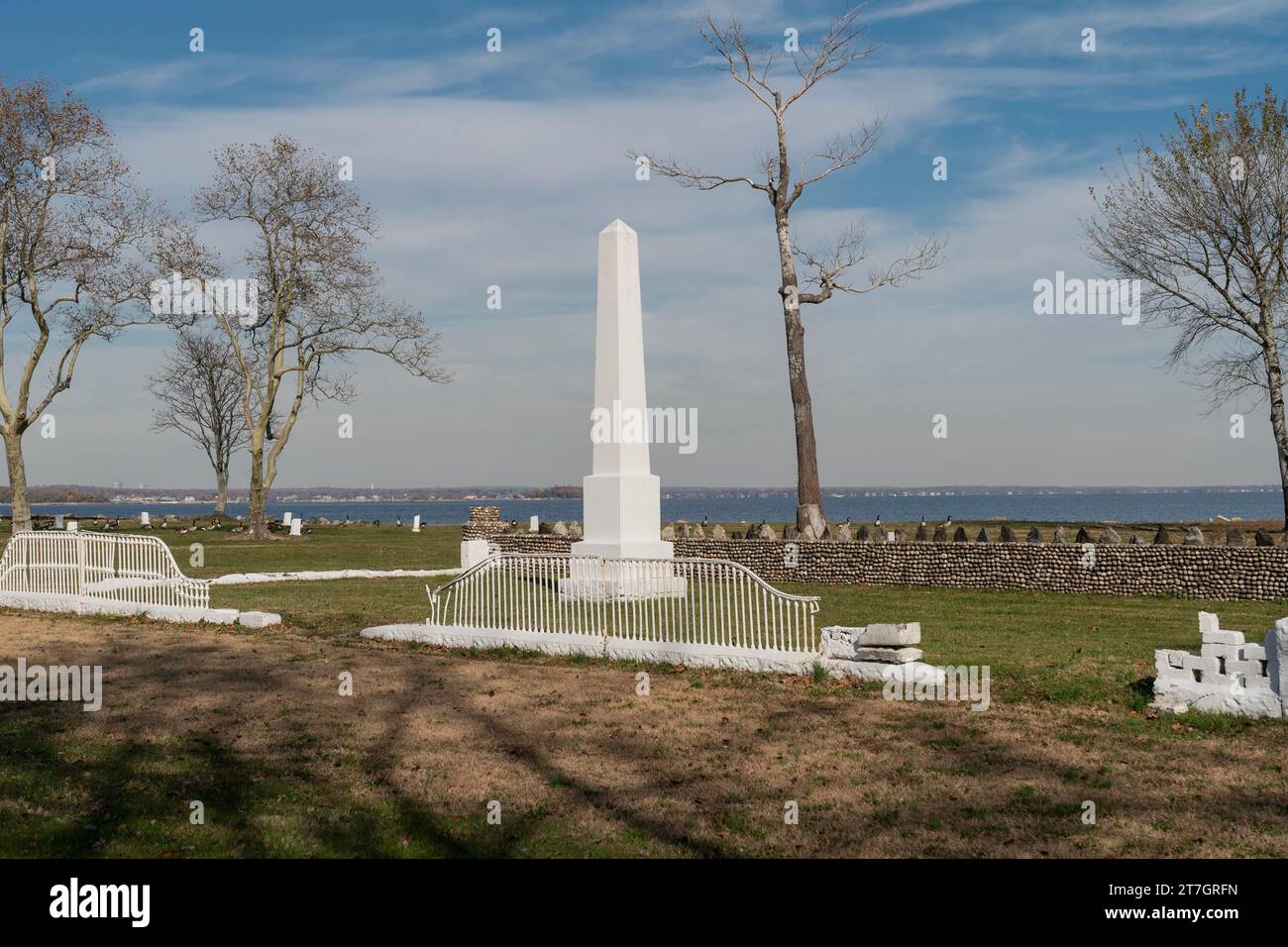 White obelisk for veteran union soldiers and sailors on Hart Island ...