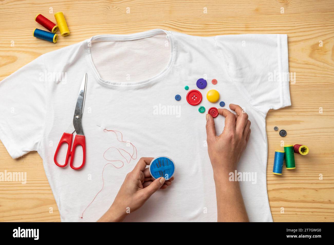 Close up hand holding button Stock Photo - Alamy