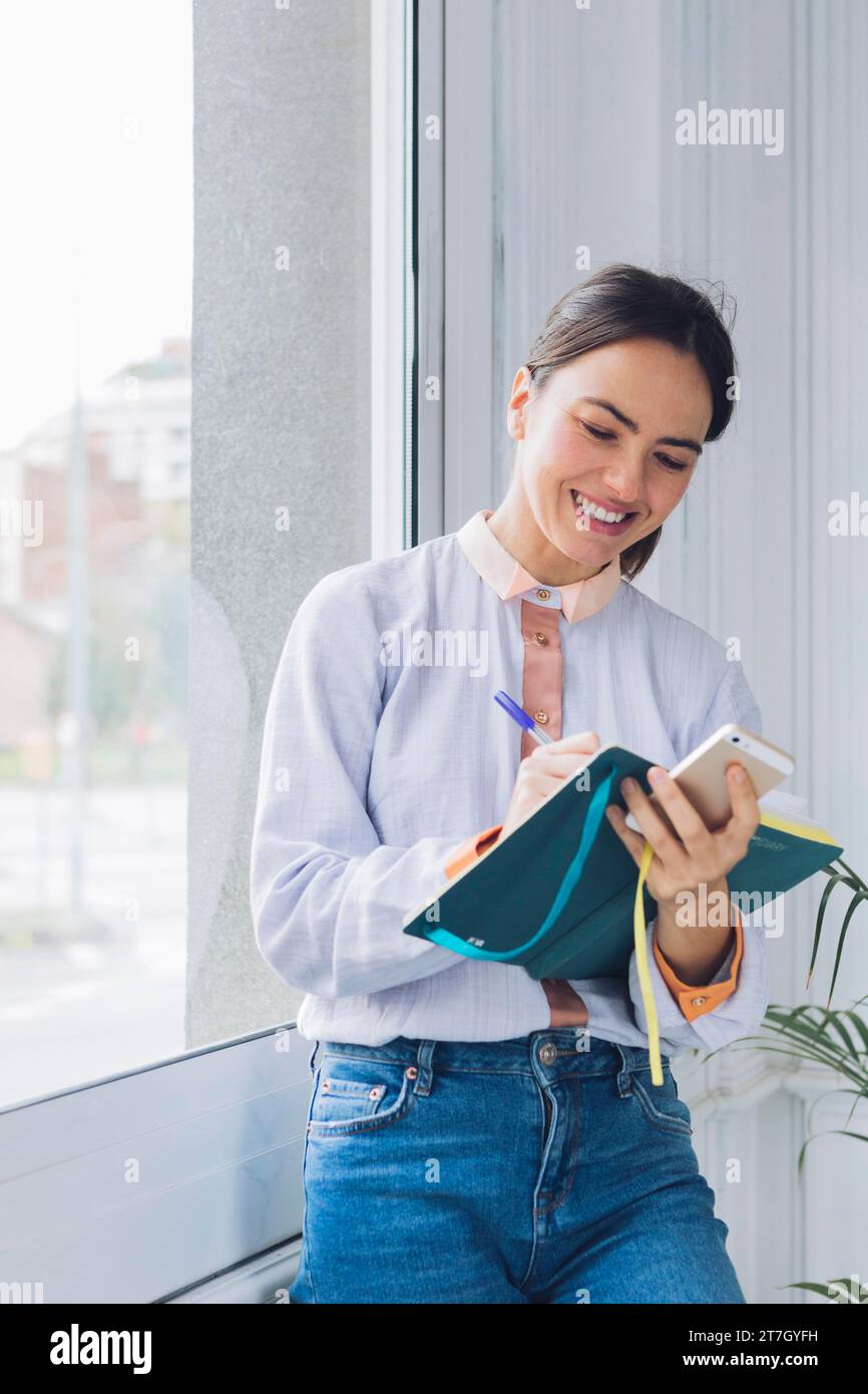 Modern career woman hi-res stock photography and images - Alamy